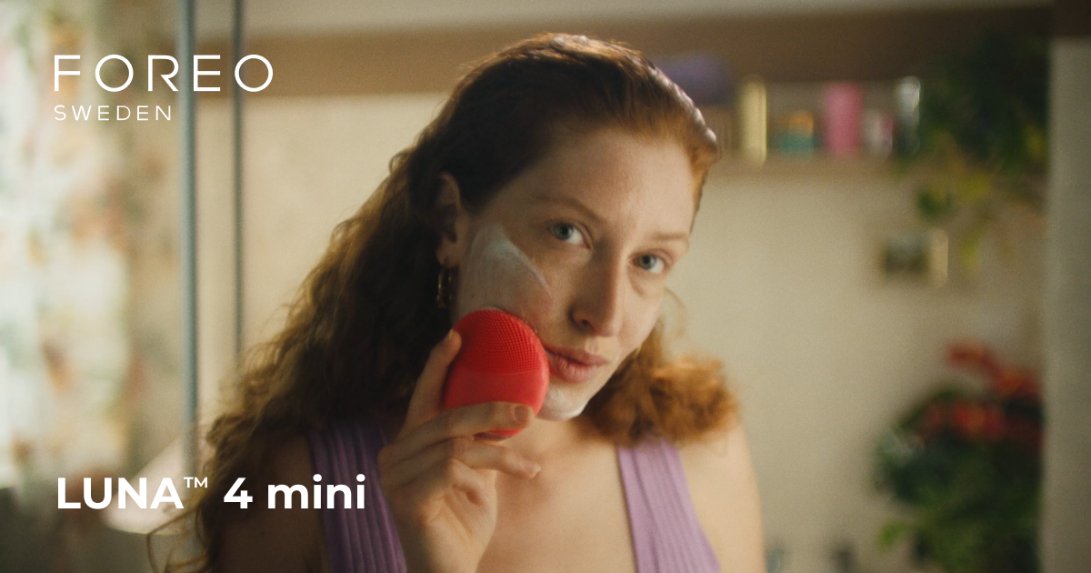 FOREO LUNA™ 4 mini | Dwustronny masażer oczyszczający twarz